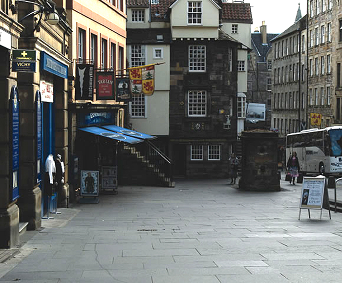 Caithness Flagstone - natural dark grey sandstone paving | A & D ...