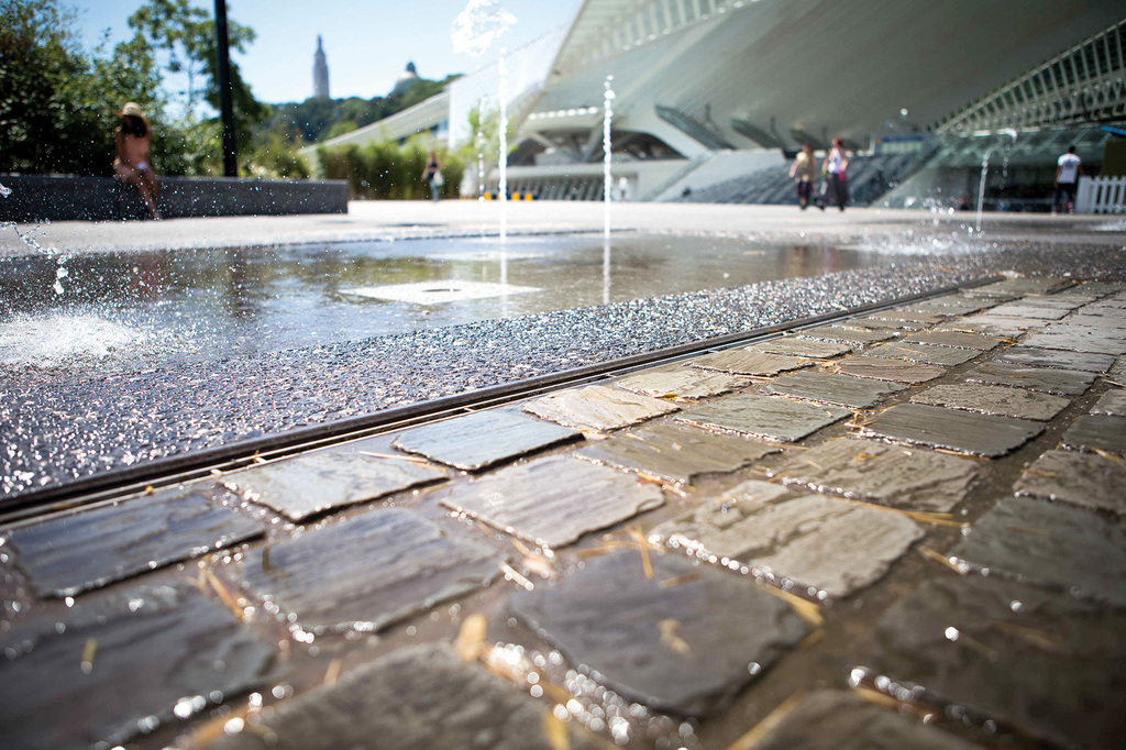 ACO MultiDrain MD Brickslot channel drainage system | ACO Water ...