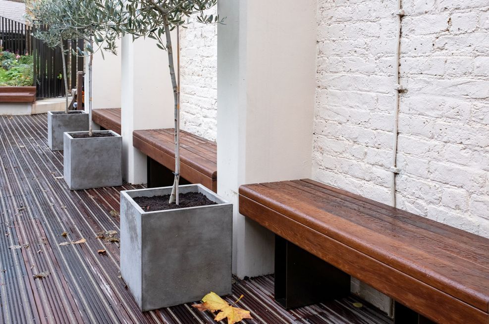 Bespoke curved timber seating for courtyard garden | IOTA | ESI ...