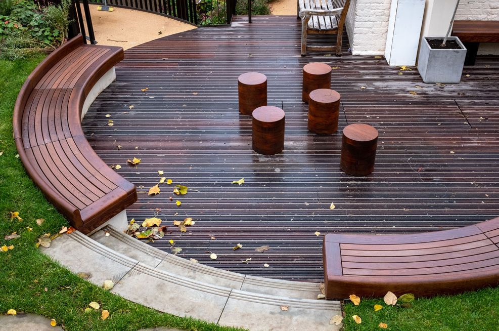 Bespoke curved timber seating for courtyard garden | IOTA | ESI ...