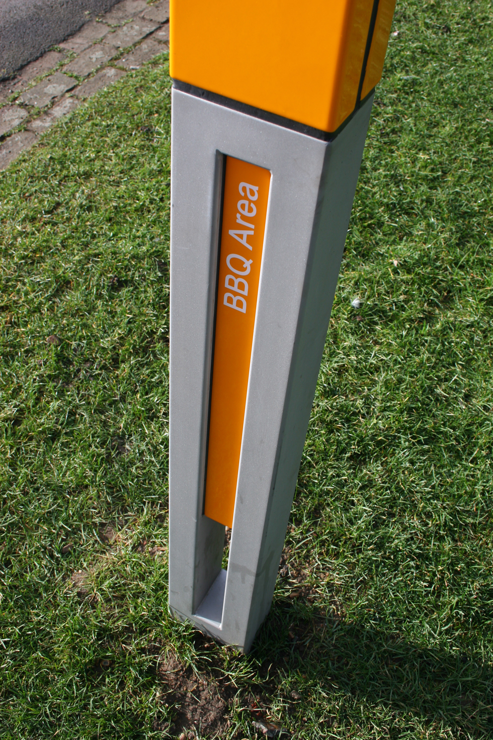 Route and destination markers - mark® | fwdesign | ESI External Works
