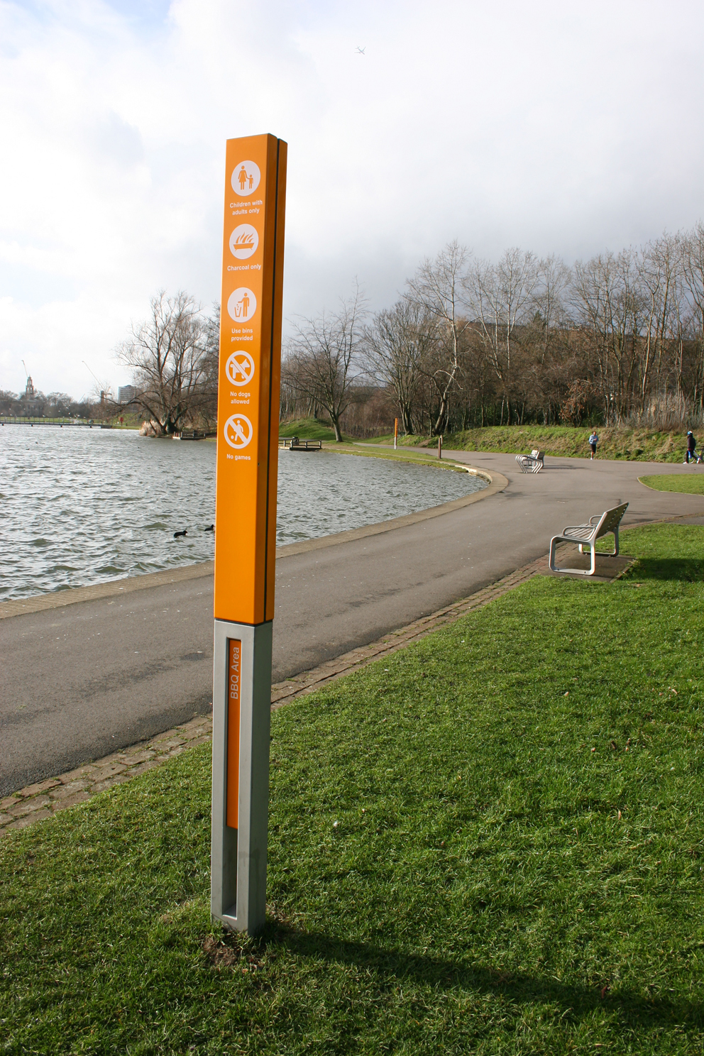 Route and destination markers - mark® | fwdesign | ESI External Works