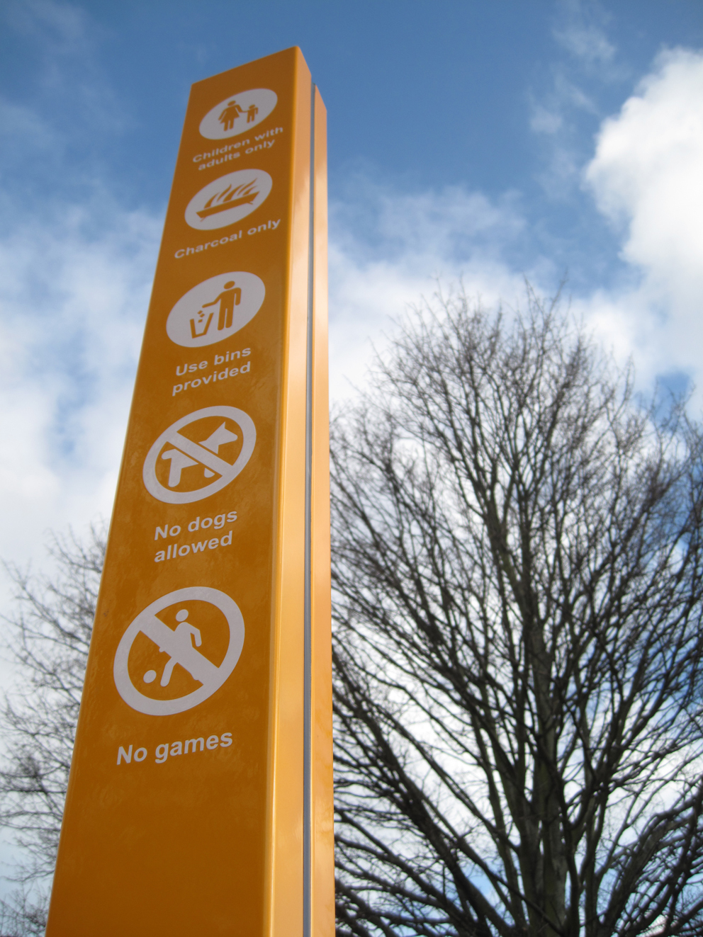 Route and destination markers - mark® | fwdesign | ESI External Works