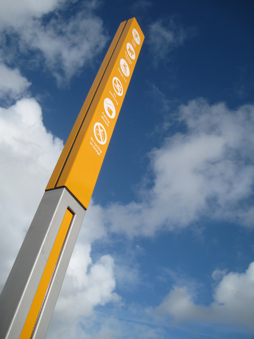 Route and destination markers - mark® | fwdesign | ESI External Works