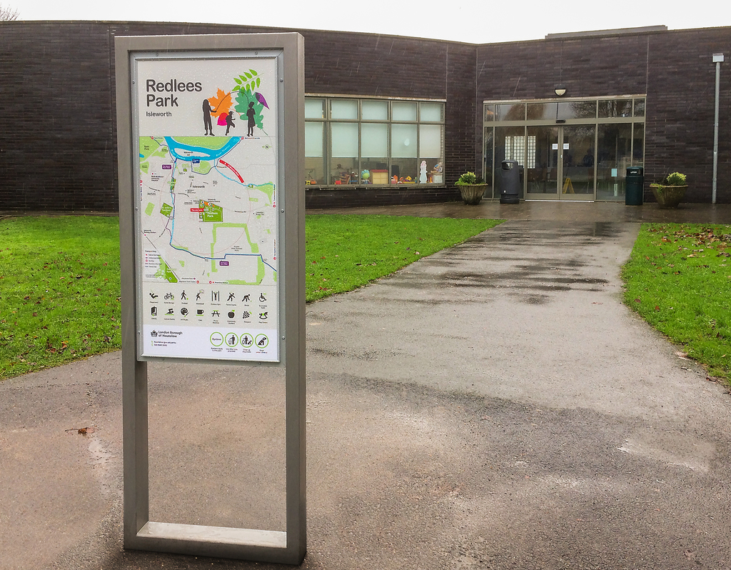 Vibrant new park identity with daisy wayfinding signs | fwdesign | ESI ...
