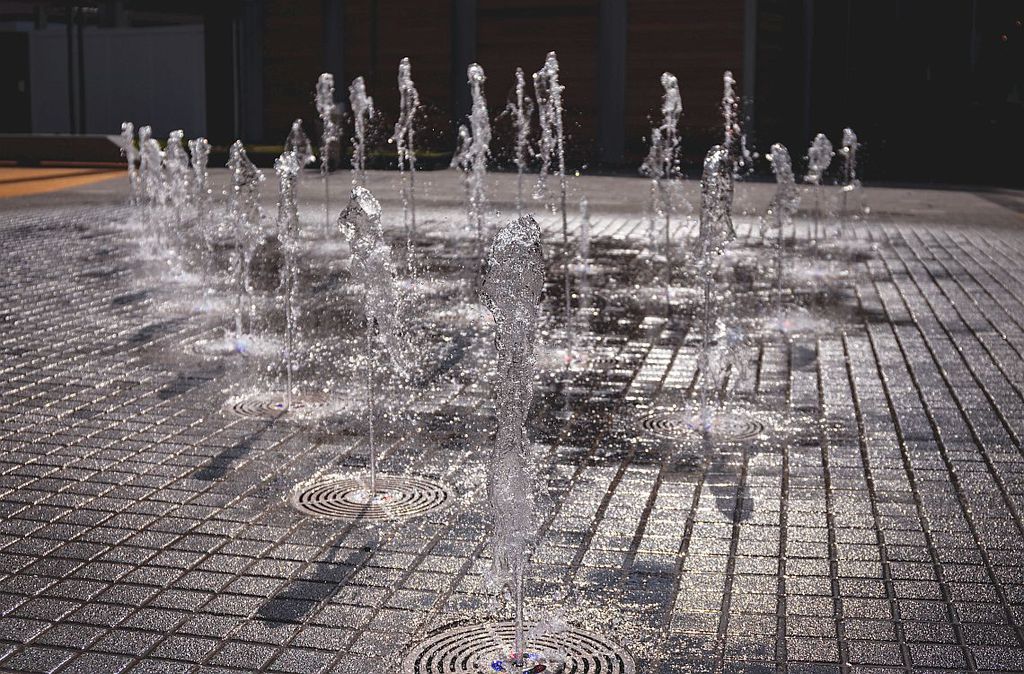 Eight water features for Lakeside shopping centre | Fountains ...