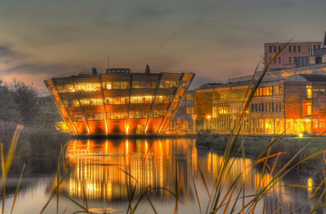 Fountain and lake water feature, Nottingham University | Fountains ...