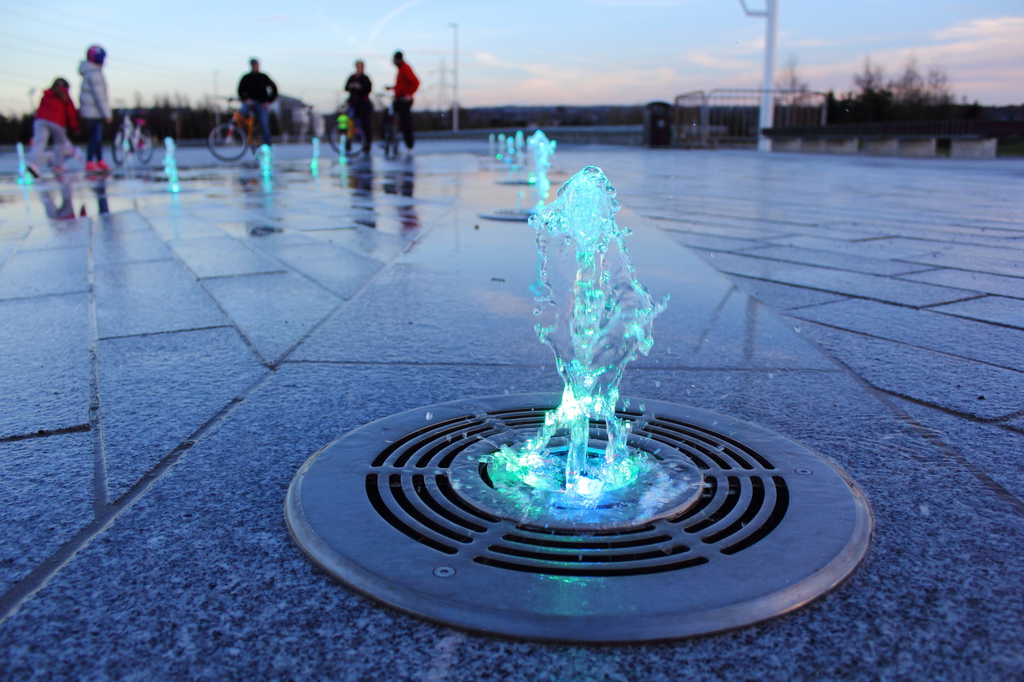 Colour changing jet water features, The Helix, Falkirk | Fountains ...