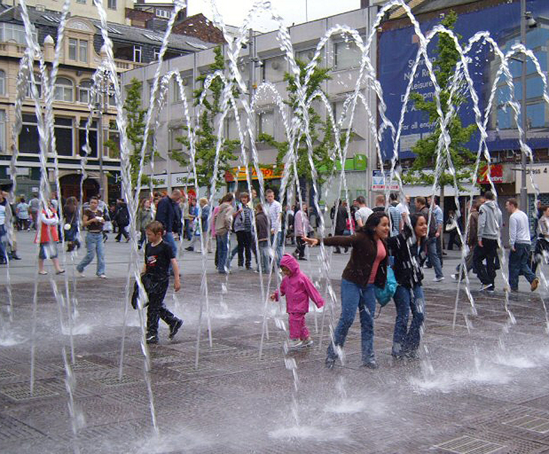 Dry plaza fountain, Greater Williamson Square, Liverpool | Fountains ...