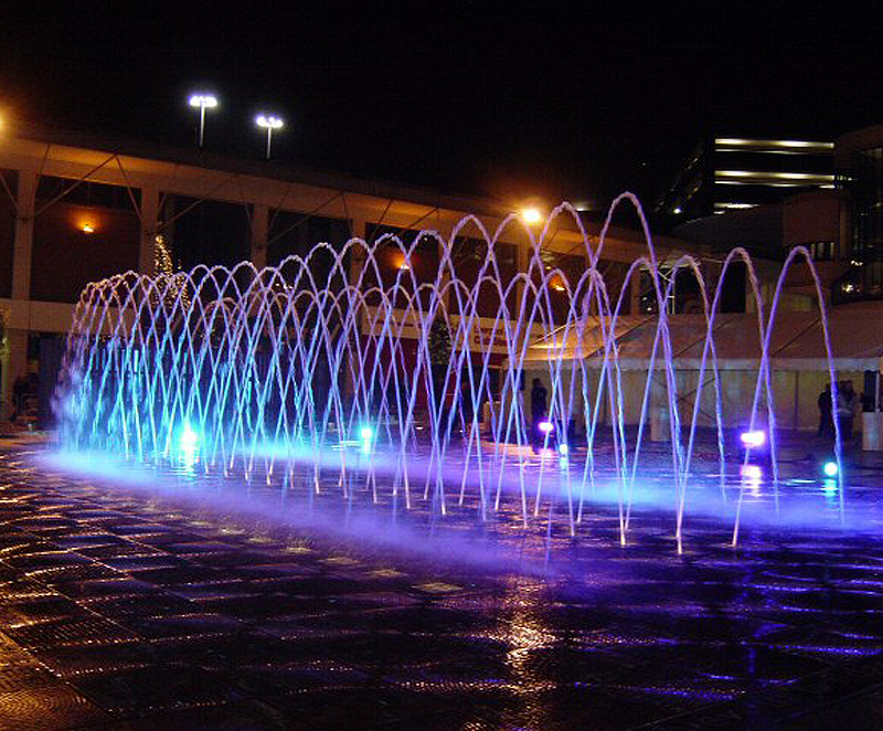Dry plaza fountain, Greater Williamson Square, Liverpool | Fountains ...