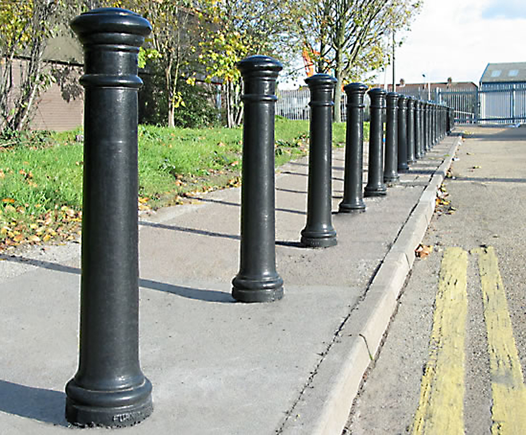 MAN536 Manchester cast iron bollard | Furnitubes International | ESI ...