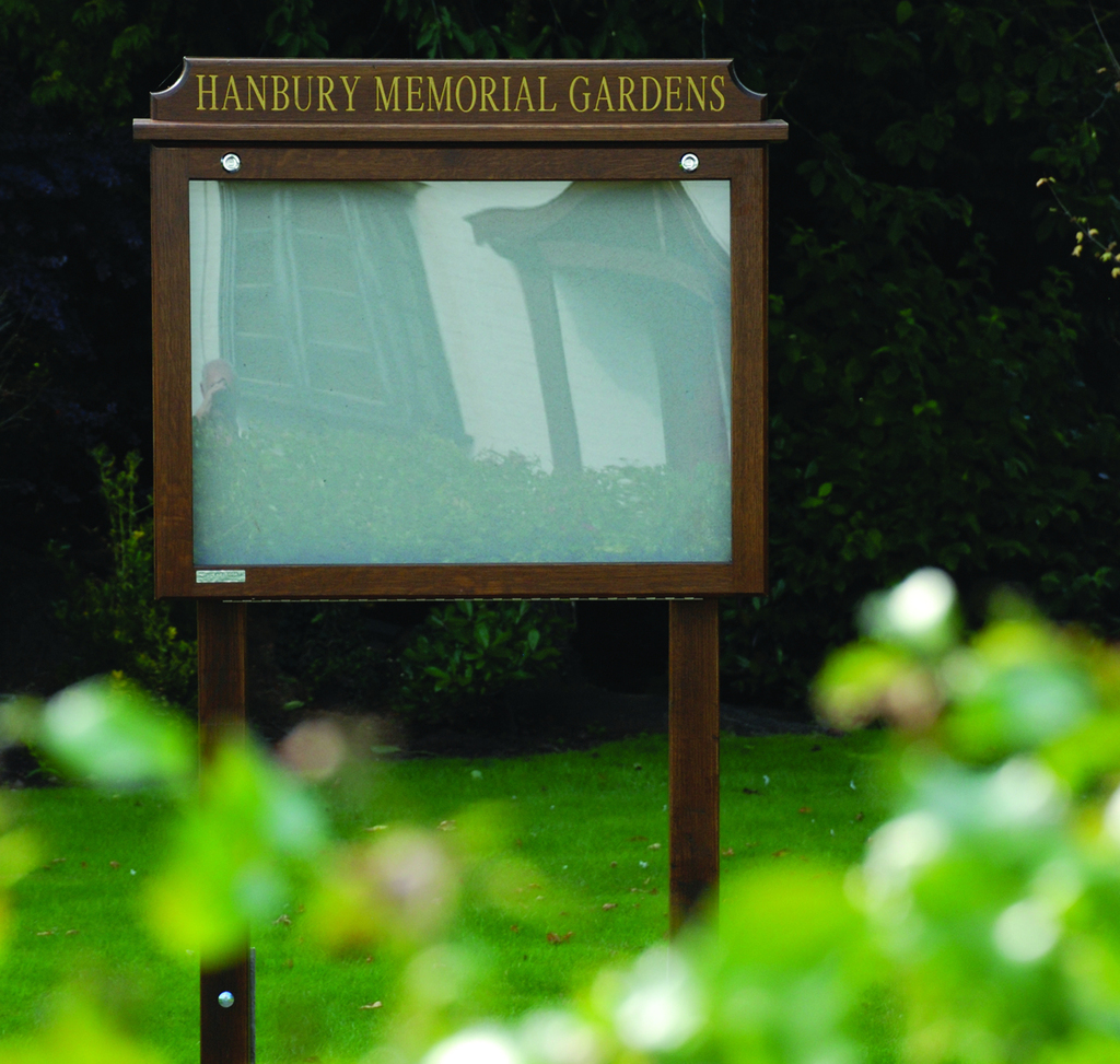 Outdoor oak noticeboards | Greenbarnes | ESI External Works