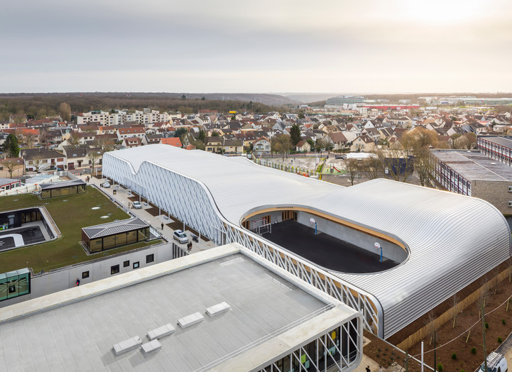 Engineered LVL timber rafters for sports complex | Metsä Wood UK | ESI ...