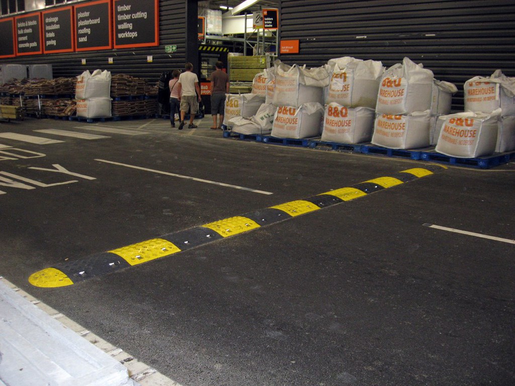 Speed Ramp 50 - slows traffic to 10mph (50mm high) | AUTOPA | ESI ...