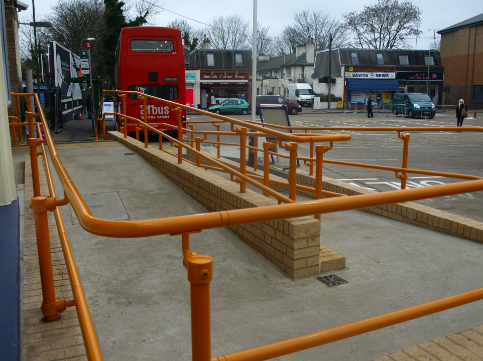 Kee Access® DDA-compliant handrails | Safesite | ESI Building Design