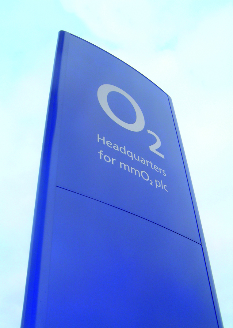 Infocurve large curved monolith and totem signs | Signscape and ...