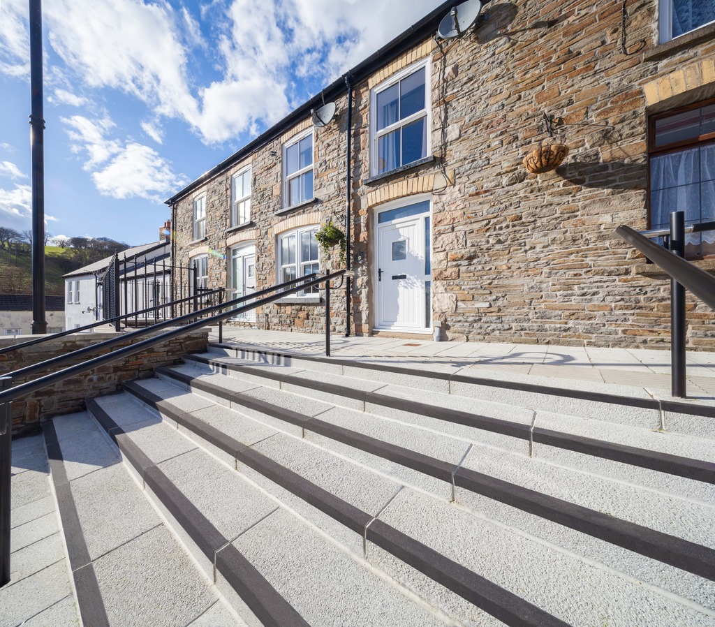 Mayfair Step Flags with Contrasting Nosing | Tobermore | ESI External Works