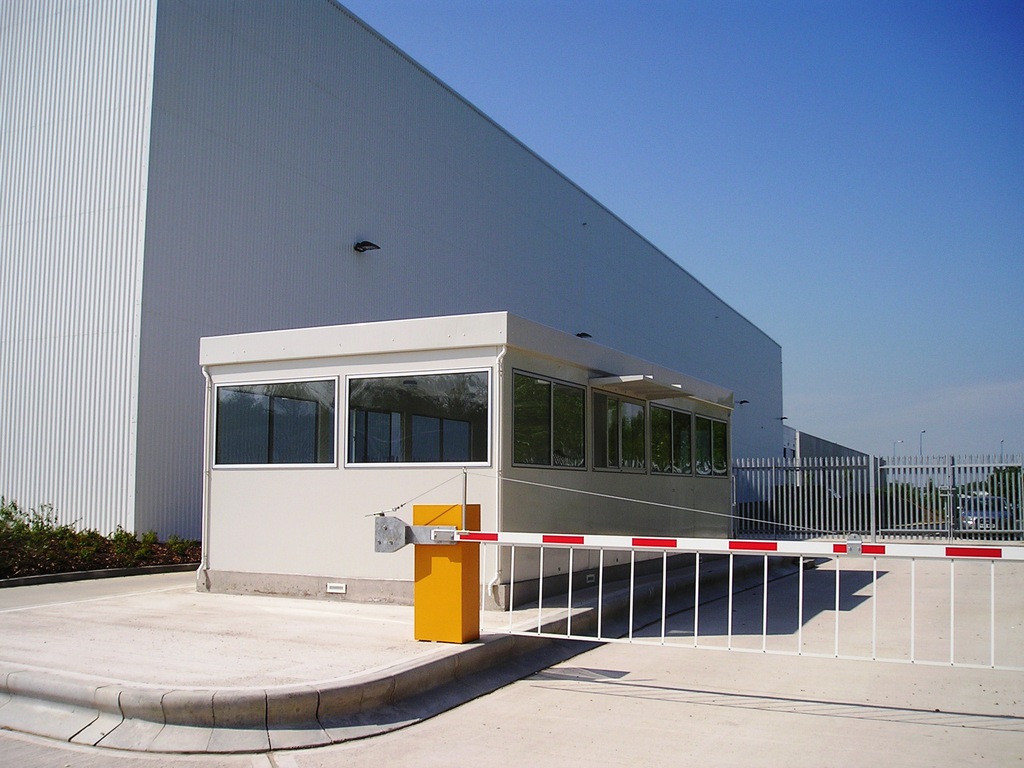 EB750 Excel automatic traffic security barriers | Avon Barrier | ESI ...