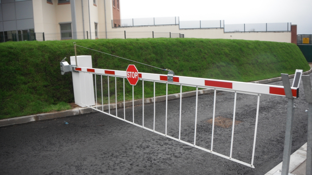 EB750 Excel automatic traffic security barriers | Avon Barrier | ESI ...