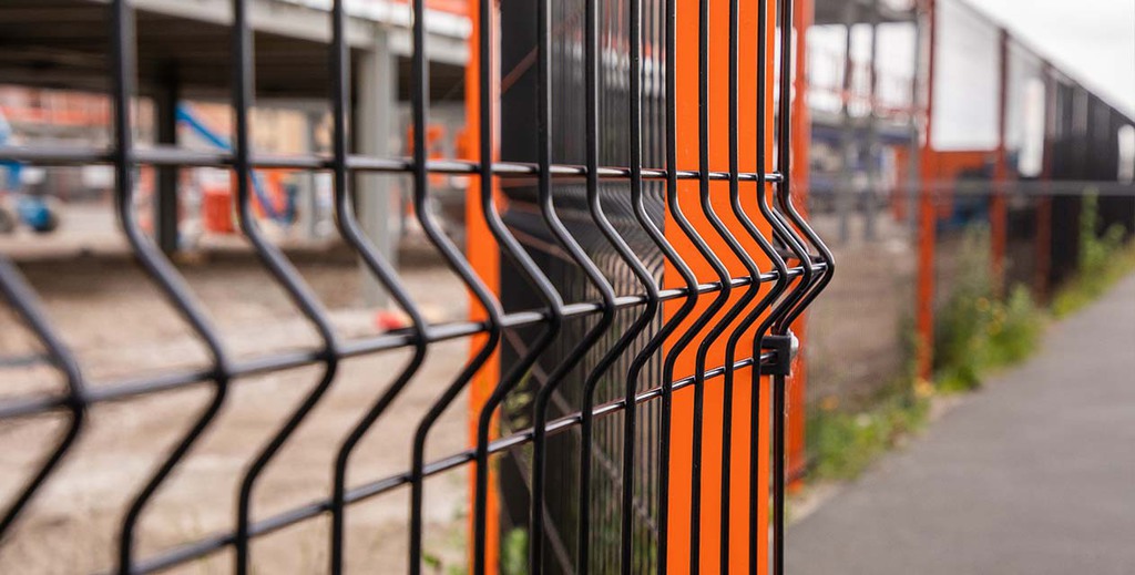 VGuard rigid mesh fencing secures construction site | Barkers Fencing ...