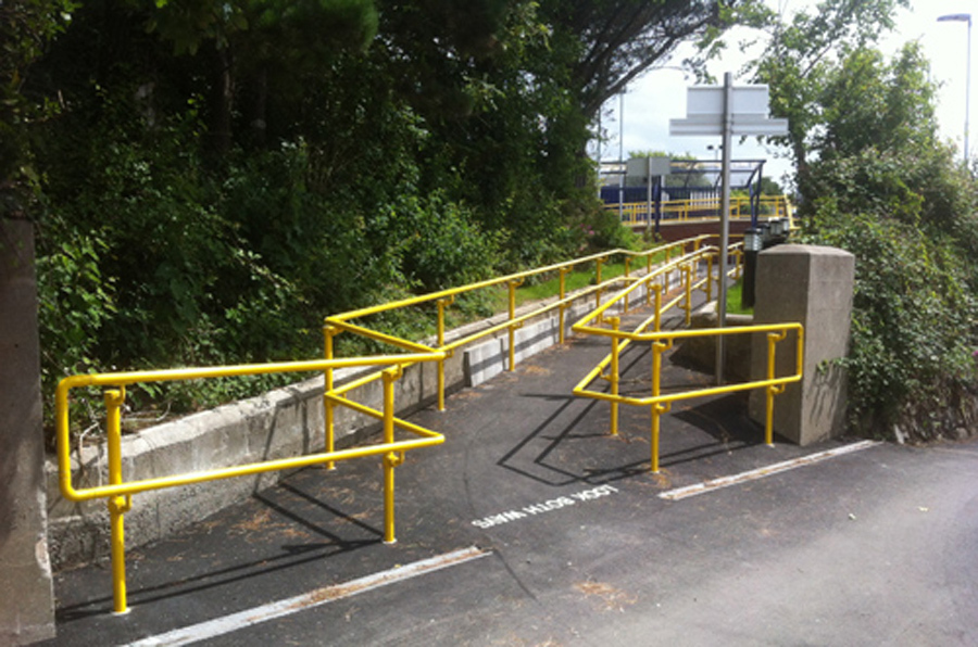 Handrails improve pedestrian access at railway station | Kee Systems ...