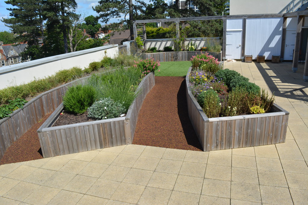 Diplomat timber roof terrace planter | Street Design | ESI External Works