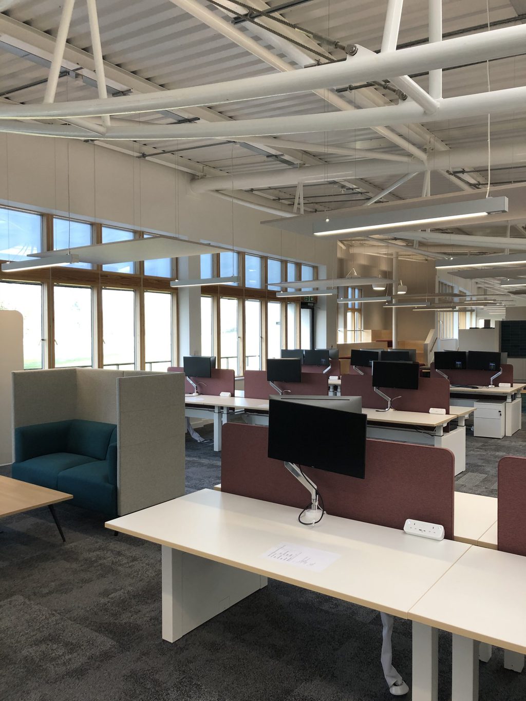 Underfloor air conditioning system for global HQ | AET Flexible Space ...