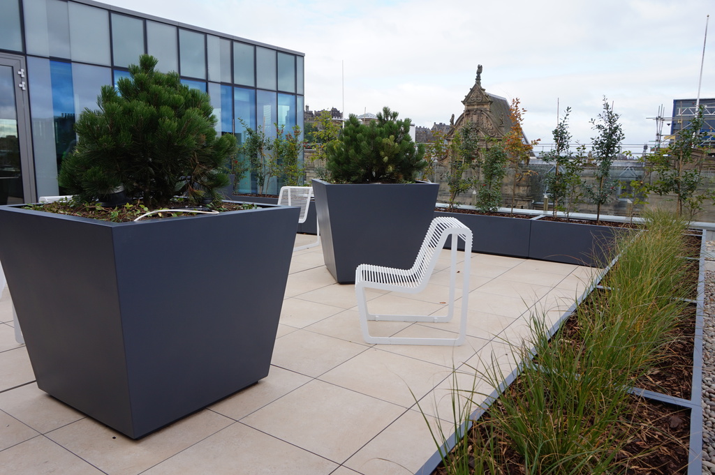 Bespoke lightweight planters for corporate roof garden | Livingreen ...