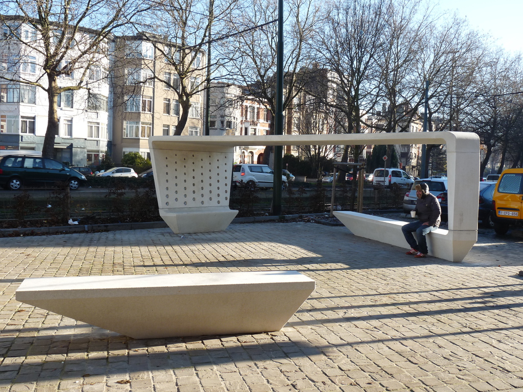 Architectural concrete bench / shelter - Schaerbeek(B) | URBASTYLE ...