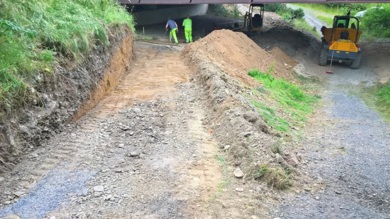 Rootlok system for vegetated retaining wall on footway | GeoGrow | ESI ...
