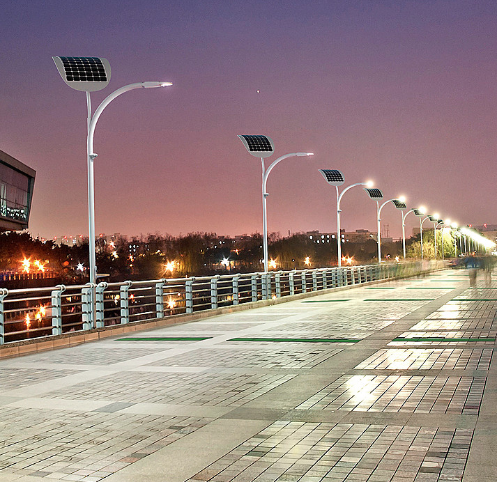 EnGo 6 solar-powered street light for pathways and parks | Renewable On ...