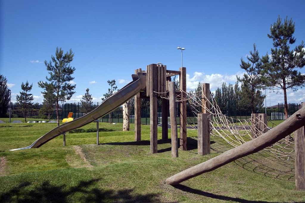 Oak and robinia play equipment - Drapers Field, Leyton | Duncan & Grove ...