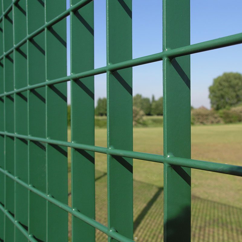 Verona steel grating fences | Lang+Fulton | ESI External Works