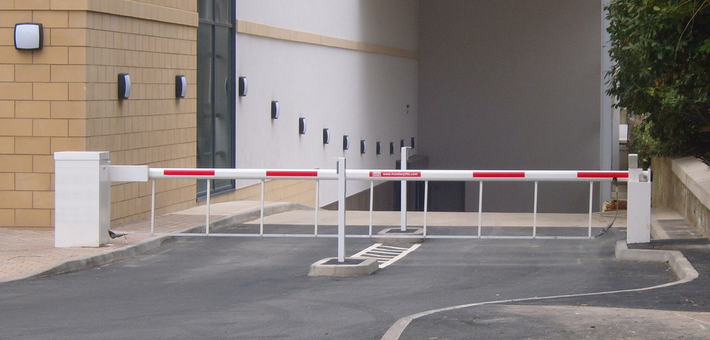 PAS 68 Terra Compact barrier - 3.5t @ 30mph | Frontier Pitts | ESI ...