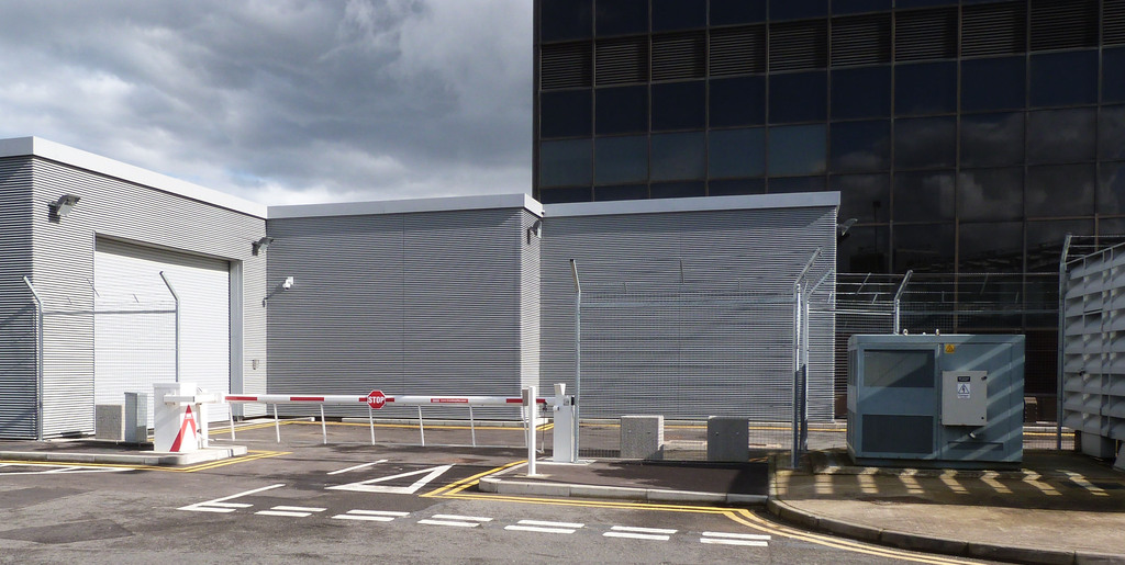 PAS 68 Terra Compact barrier - 3.5t @ 30mph | Frontier Pitts | ESI ...