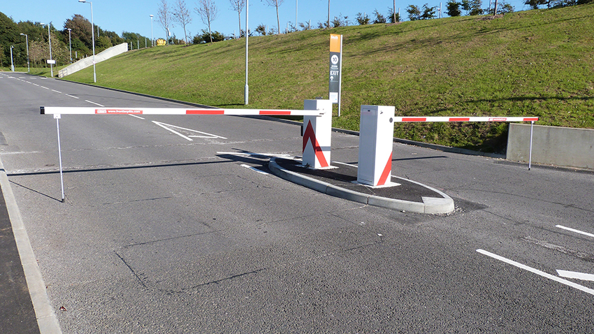 FBX automatic drop arm barriers up to 6m | Frontier Pitts | ESI ...