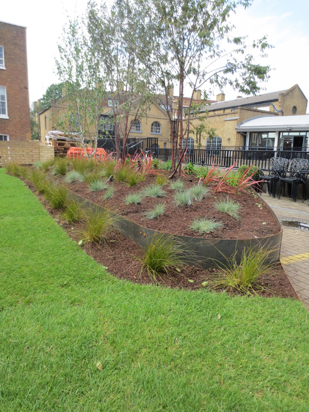 EverEdge Custom landscape edging for docklands courtyard | EverEdge ...