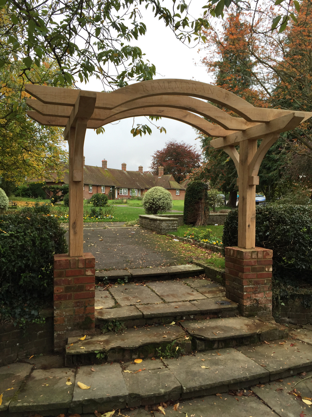 Bespoke oak arch for gardens of remembrance, Basingstoke | Branson ...