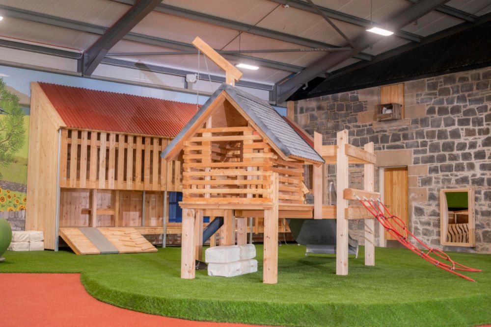 Indoor play barn - Craigie's Farm, Edinburgh | Timberplay | ESI ...