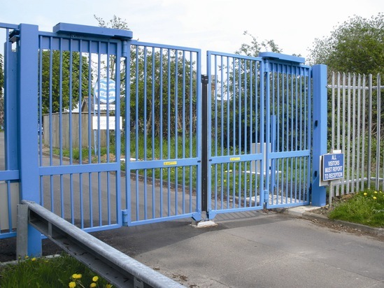 SpeedMaster™ bi-folding trackless speed gates | CLD Physical Security ...