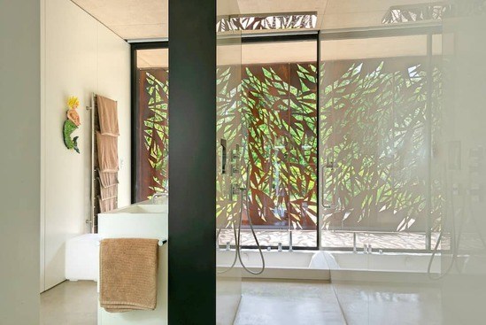 Semi-sunken bath for RIBA award-winning home | Design & Form | ESI ...