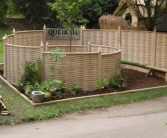 Curved oak fence panels | Quercus UK | ESI External Works