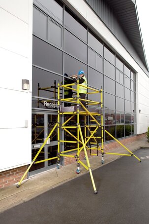 Aluminium and fibreglass mobile access towers | Planet Platforms | ESI ...