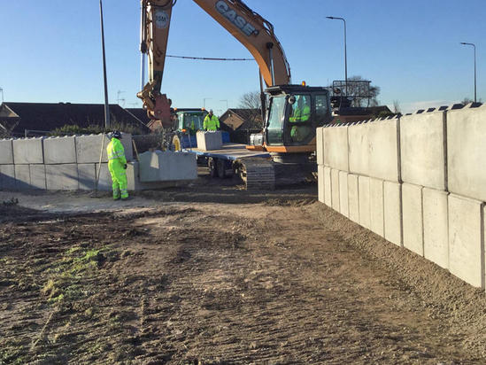 Interlocking concrete blocks for temporary flood defence | Elite ...