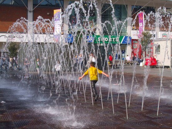Dry plaza fountain, Greater Williamson Square, Liverpool | Fountains ...