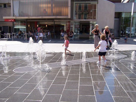 Dry plaza water feature, Lyric Square, Hammersmith | Fountains Direct ...