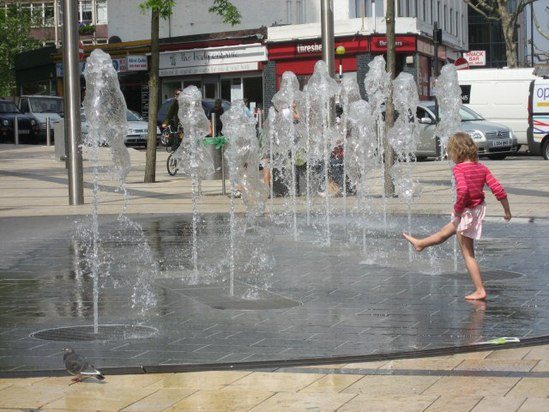 Dry plaza water feature - Lyric Square, Hammersmith | Fountains Direct ...