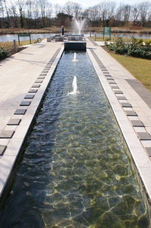 Fountain and lake water feature, Nottingham University | Fountains ...