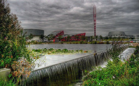 Fountain and lake water feature, Nottingham University | Fountains ...