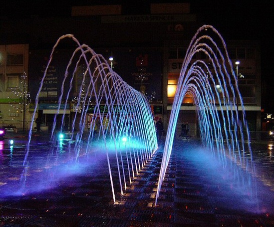 Dry plaza fountain, Greater Williamson Square, Liverpool | Fountains ...